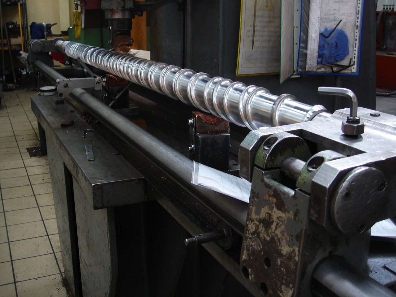 Vis extrusion - Redressage Vis extrusion